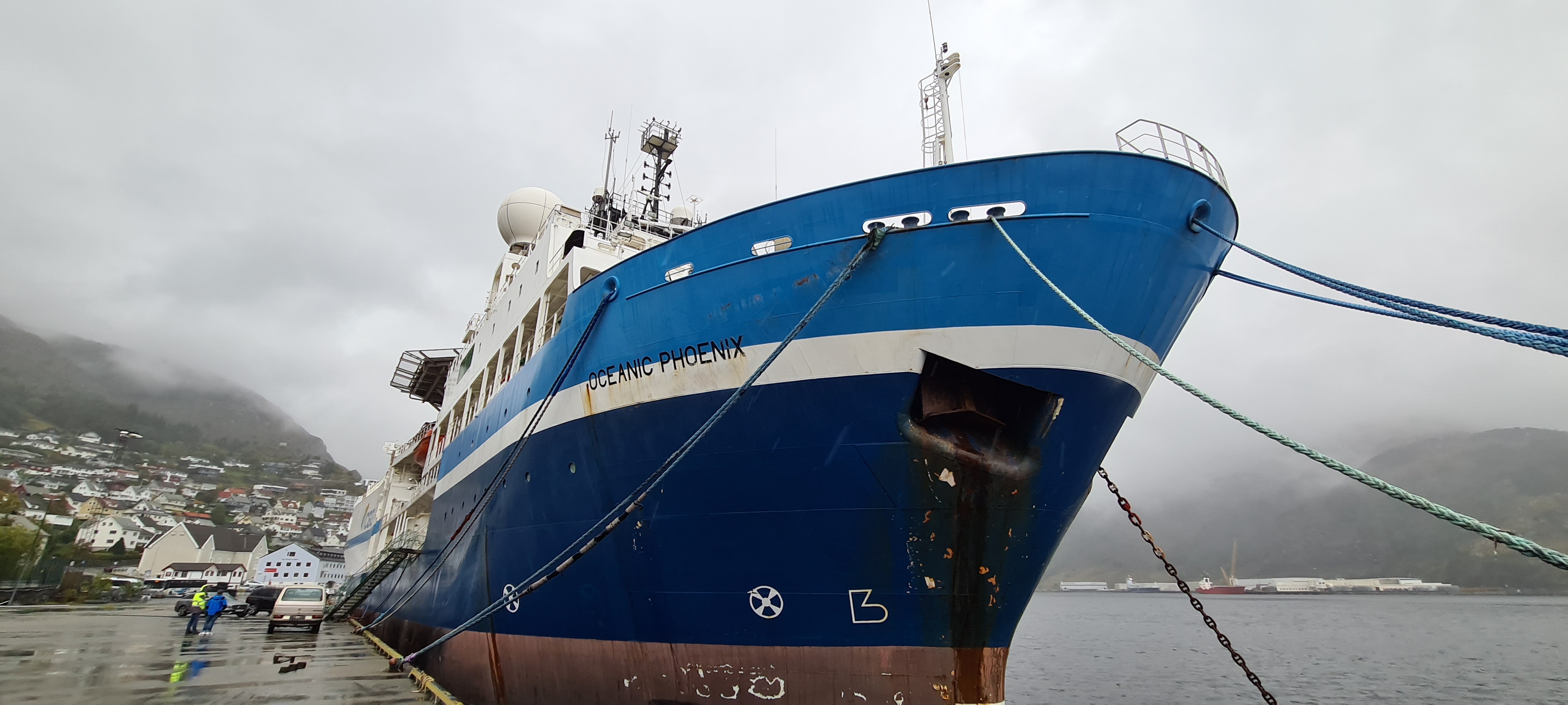 Seismic Vessel Oceanic Phoenix - Smedegaarden A/S