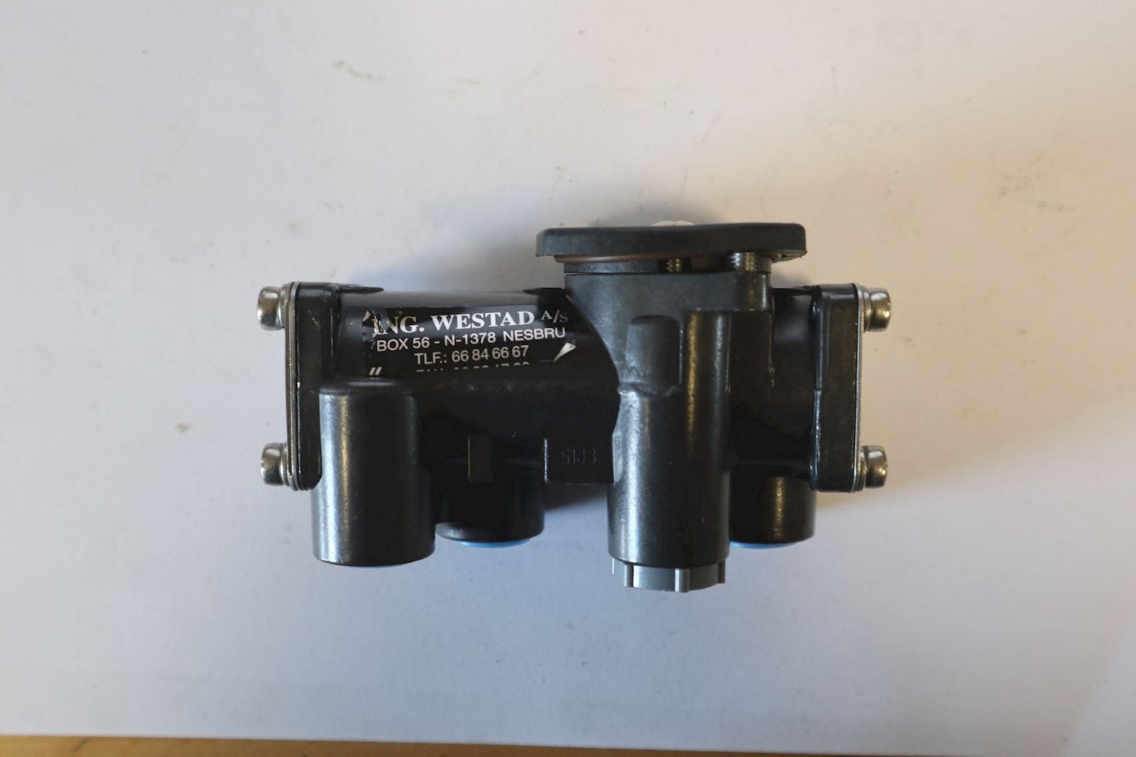 > Amot Controls Pneumatiic Space Saver Indicating Relay - Smedegaarden A/S