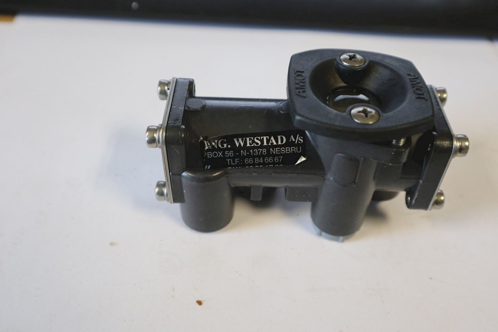 > Amot Controls Pneumatiic Space Saver Indicating Relay - Smedegaarden A/S
