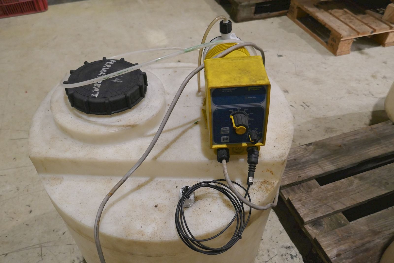> Emacs Docerings tank 50 l with Solenoid Driven Metering Pump ...