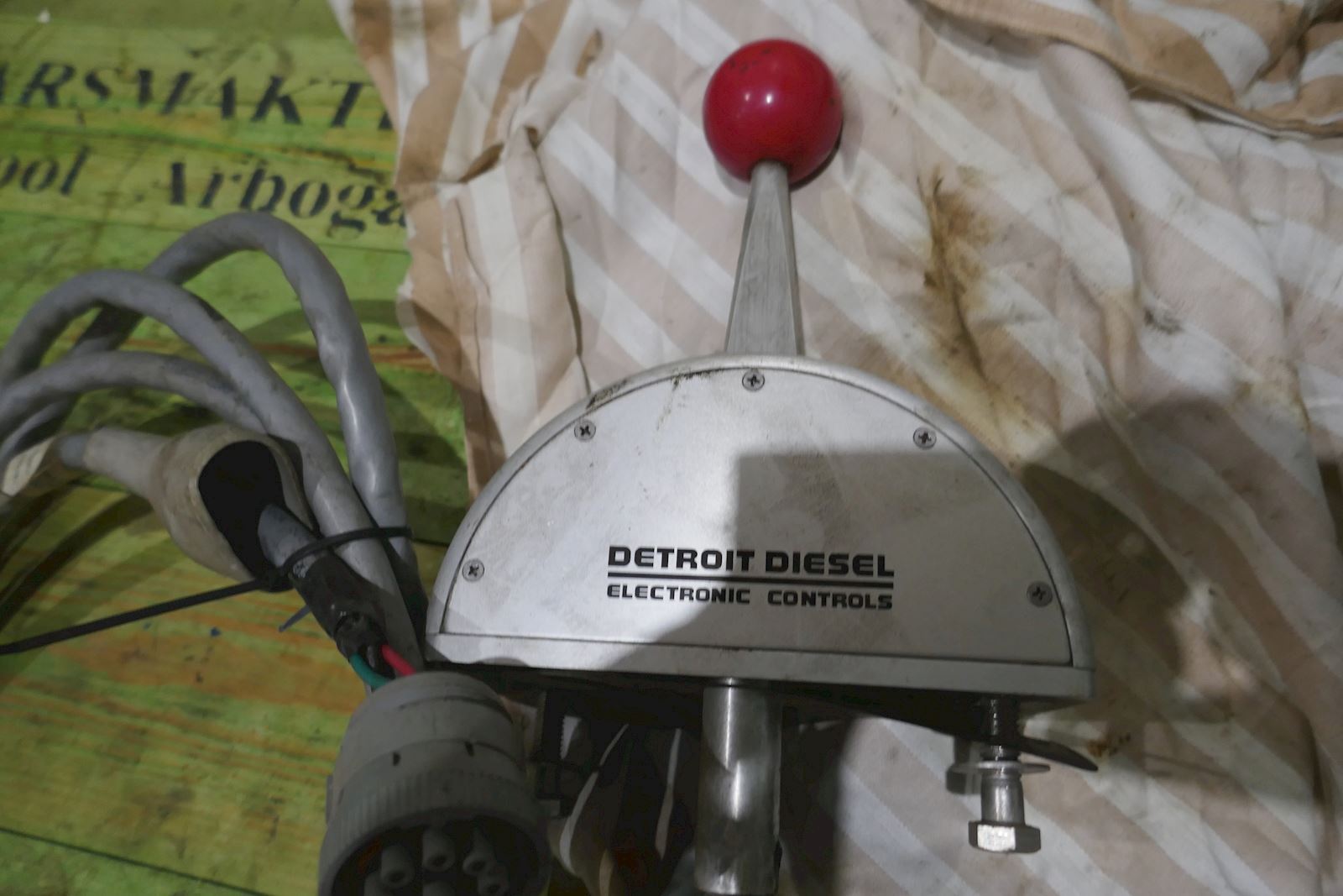 > Detroit Diesel Electronic Control ,Gear Lever - Display - 3 Button ...