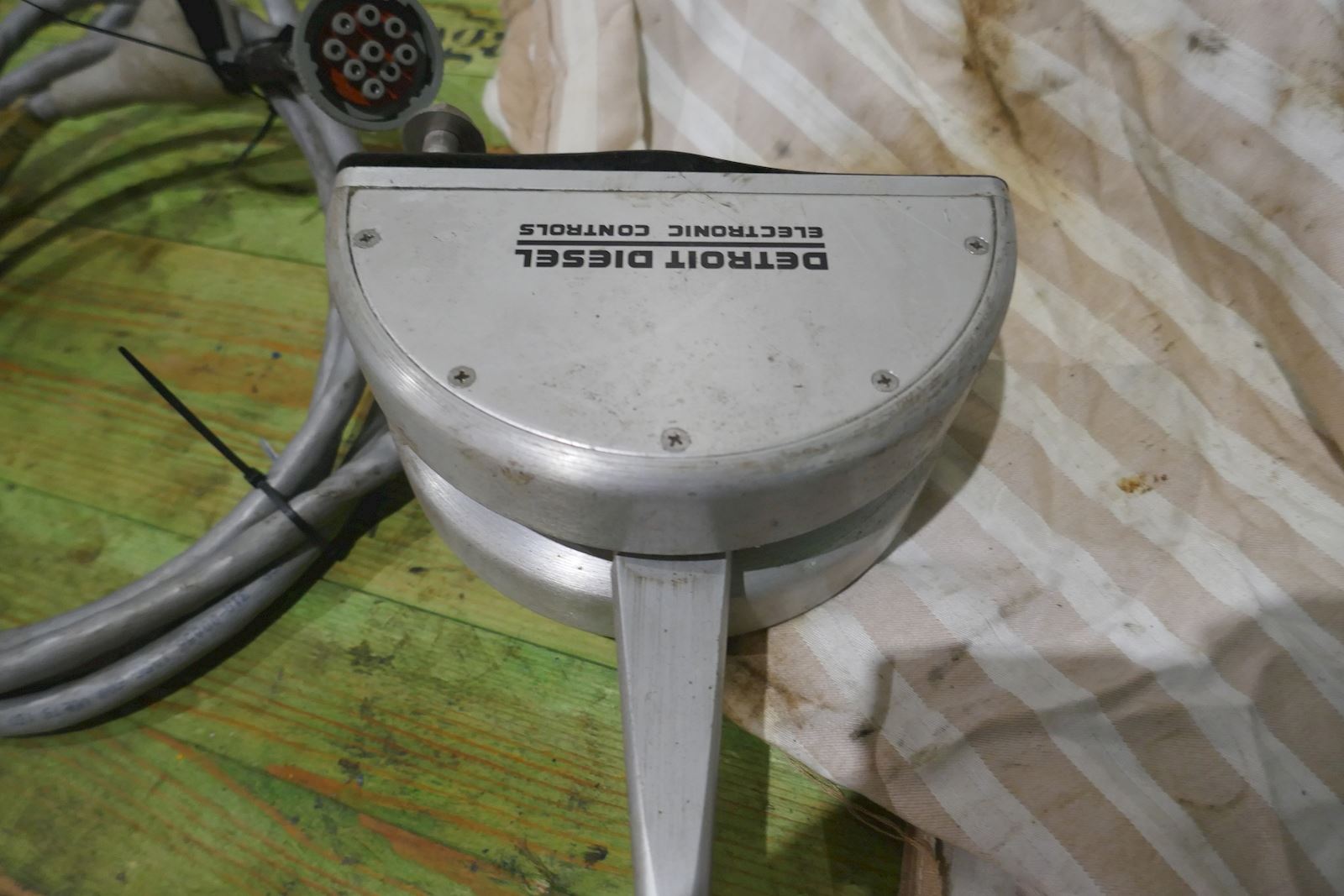 > Detroit Diesel Electronic Control ,Gear Lever - Display - 3 Button ...