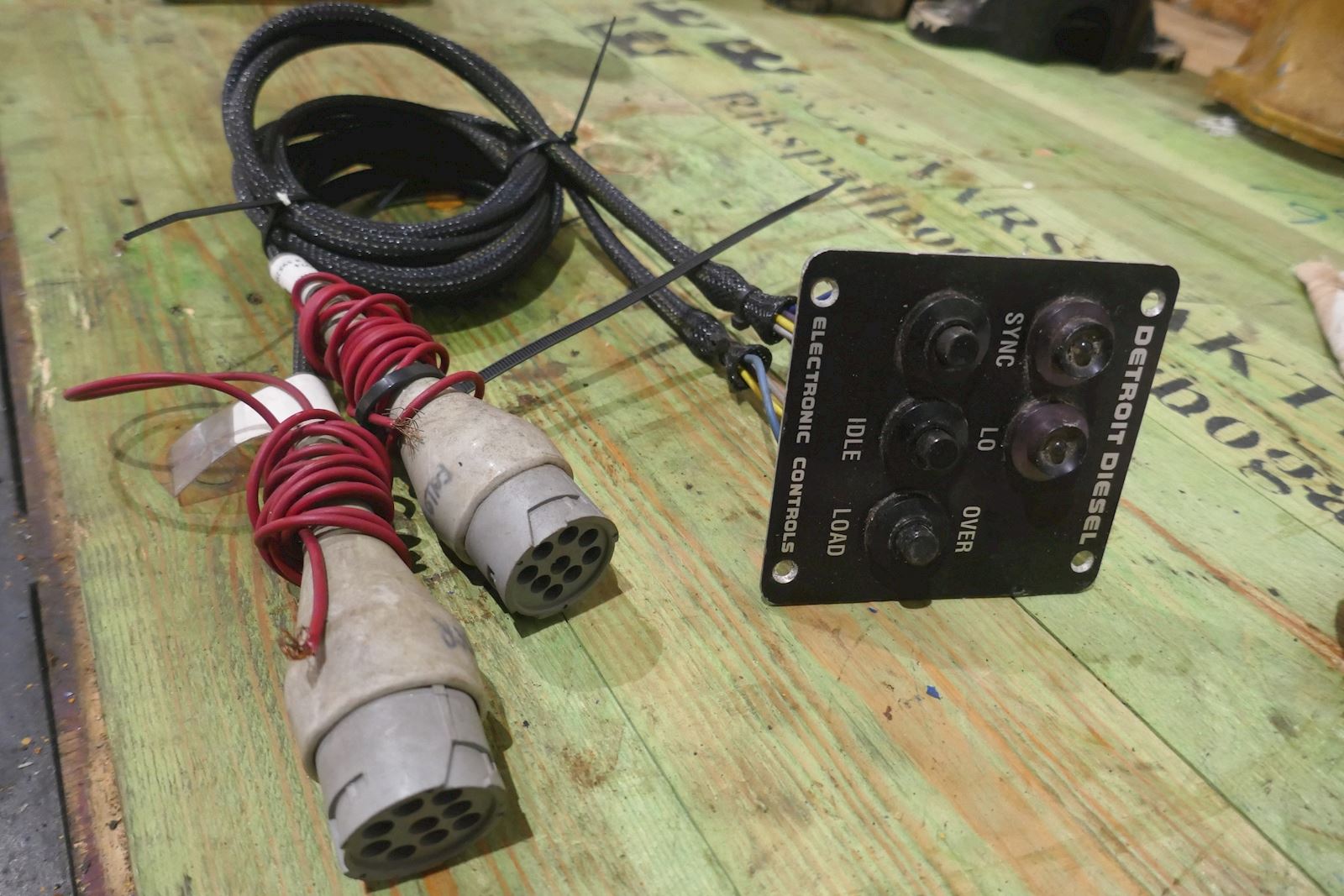 > Detroit Diesel Electronic Control ,Gear Lever - Display - 3 Button ...