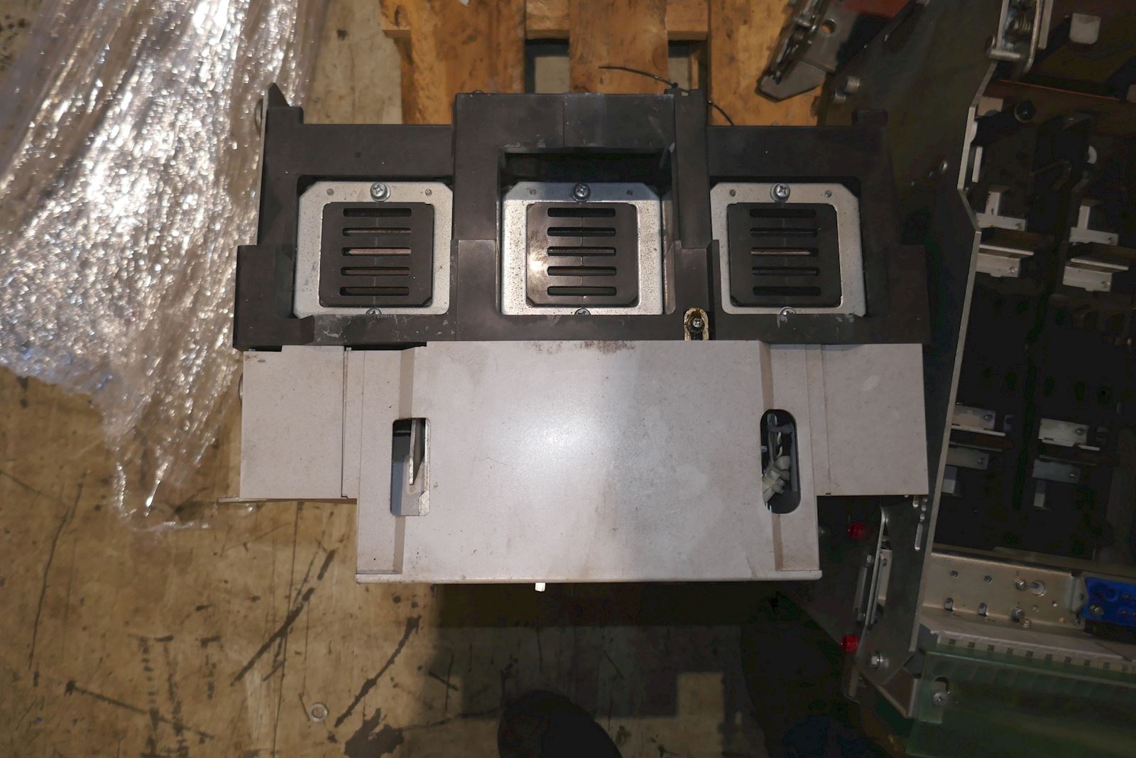 > Terasaki AR332S Circuti Breaker + Chassis - Smedegaarden A/S