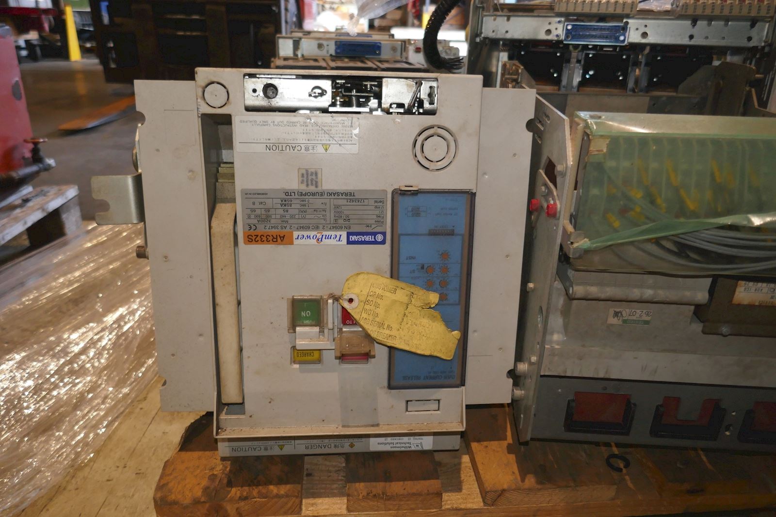 > Terasaki AR332S Circuti Breaker + Chassis - Smedegaarden A/S