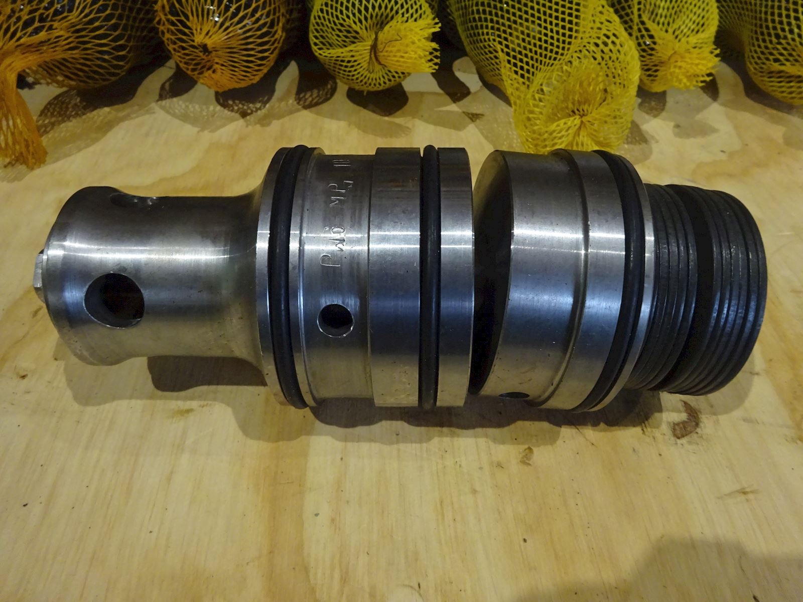 > Sulzer Starting air valve with Guide Piece - Smedegaarden A/S